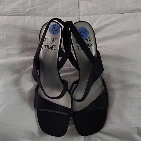 Mootsies Tootsies | Shoes | Mootsie Tootsies Black N Strappy 75 | Poshmark